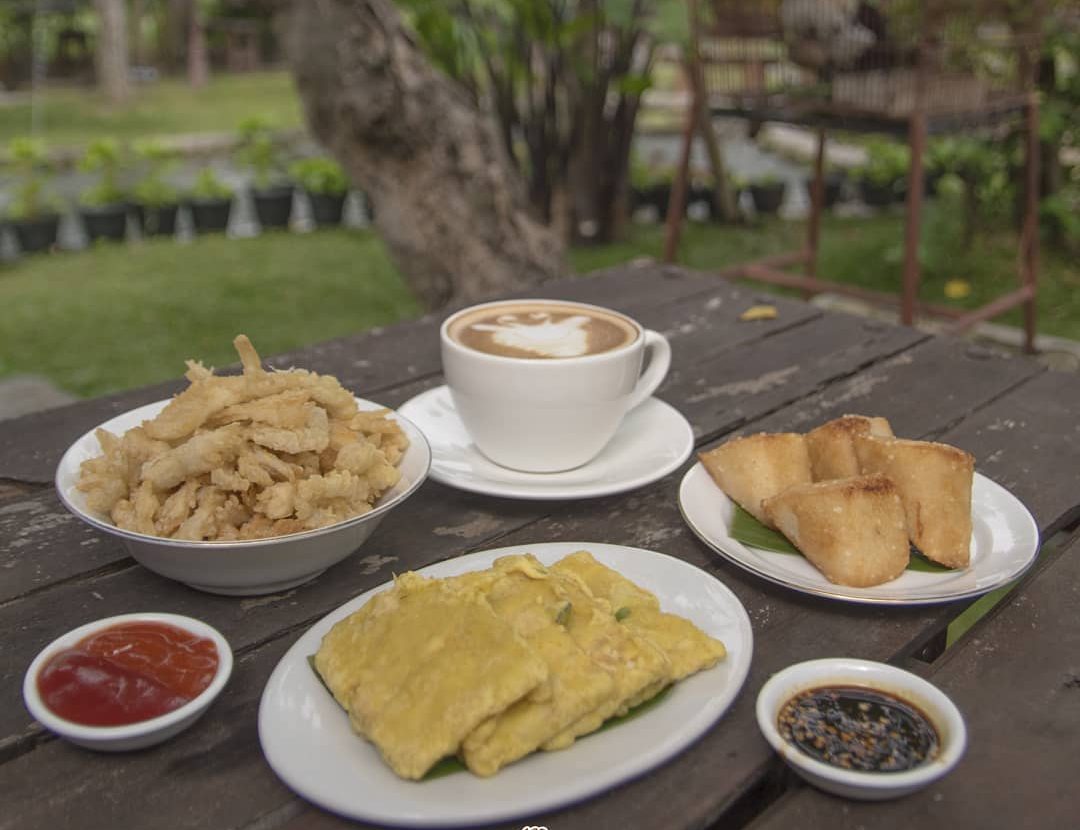 5 Cemilan Legendaris yang Wajib Kamu Coba di Sejumlah Sudut Indonesia ...