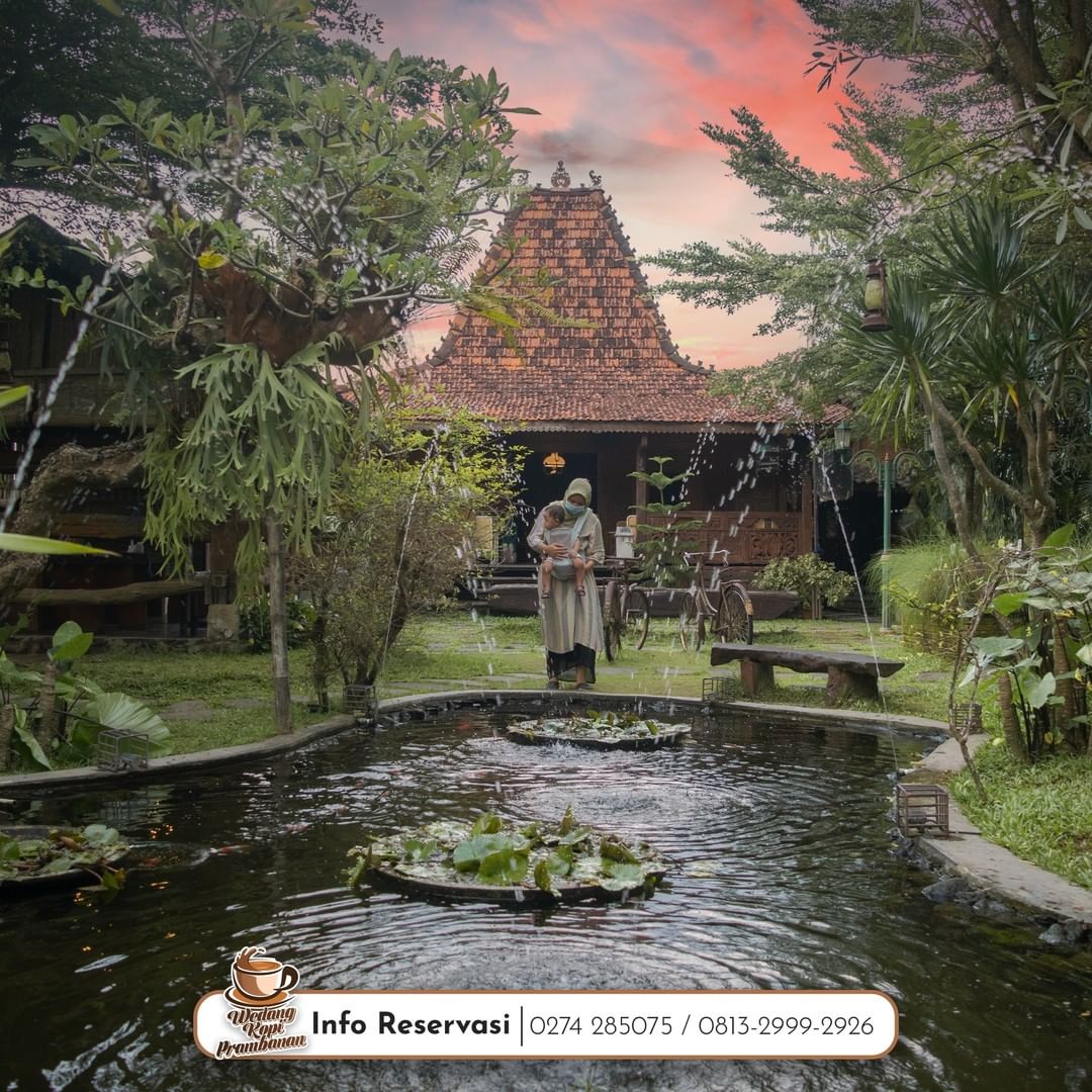 Tempat Makan di Prambanan View Persawahan dan Gunung Merapi – Wedang ...